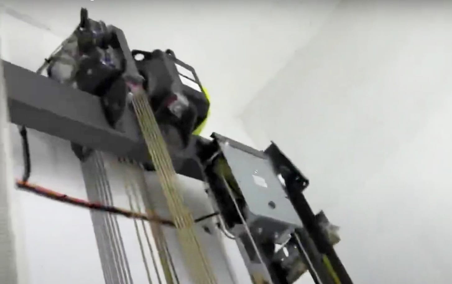 Tìm hiểu máy kéo thang máy không hộp số và có hộp số - Oronavietnam.vn